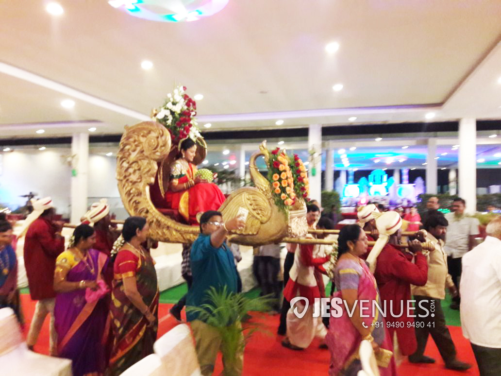 Pelli Pallaki | Palki | Doli | Palanquin For Rent In Hyderabad For ...